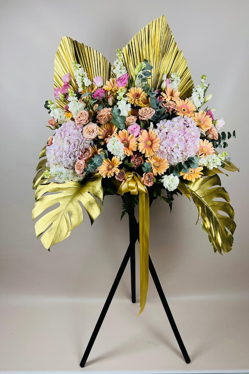 Golden Opportunity Arrangement | HiBye